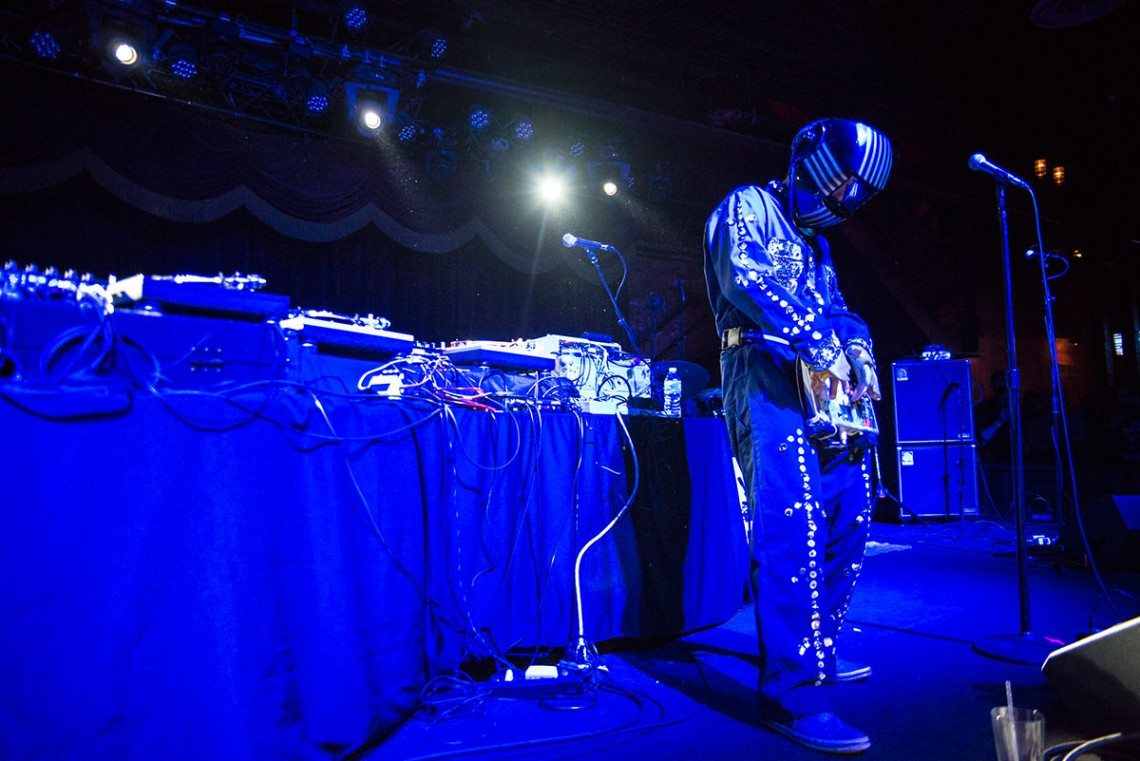 RJD2 or "The One Man Show" rocked the house at Brooklyn Bowl