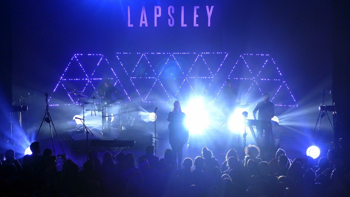 Lapsley live - The audience can't help but stare, mesmerized.